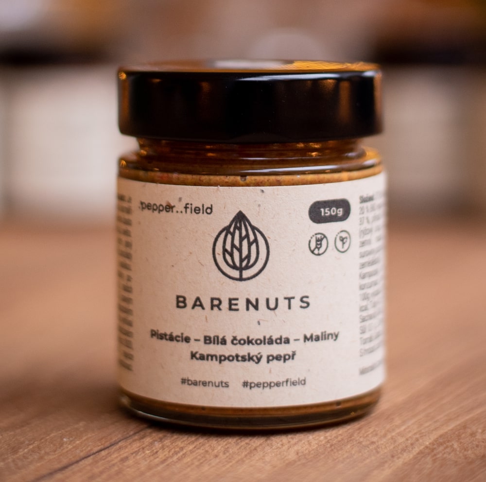 Pistáciové maslo s bielou čokoládou, malinami a Kampotským korením ...